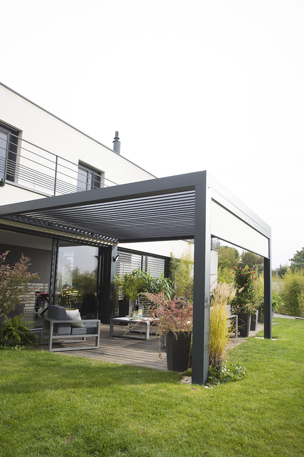 Why Motorising External Screens is More Than Just a Luxury