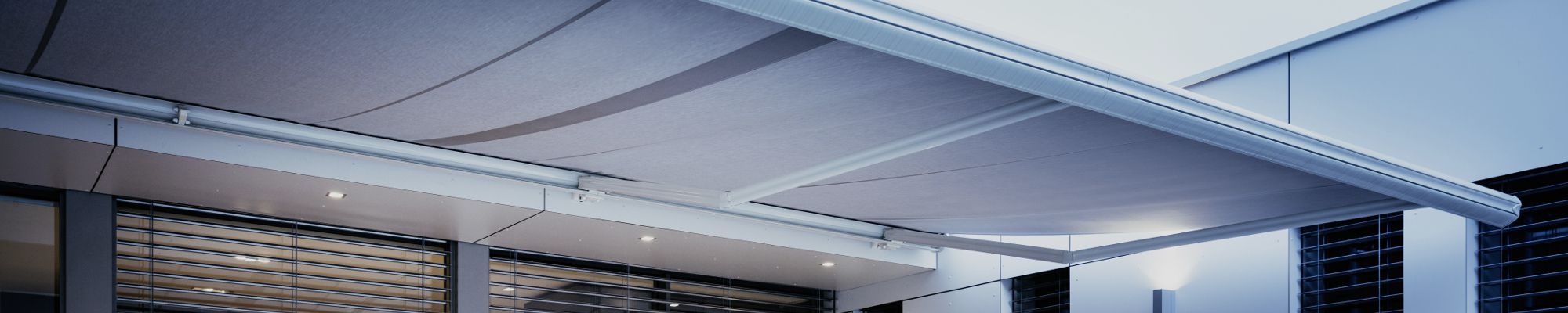 Remote controls for motorised awnings | Somfy