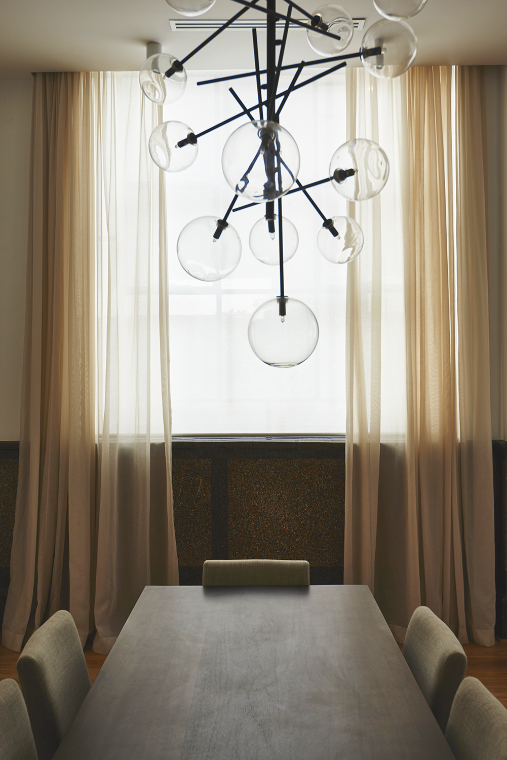 Blinds v Curtains - Which One to Choose and When